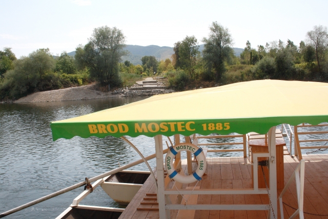 Zapeljite se z brodom